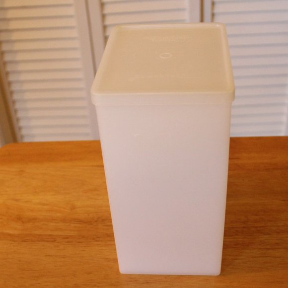 Tupperware | Kitchen | Vintage Tupperware With Lid Half Gallon Ice ...